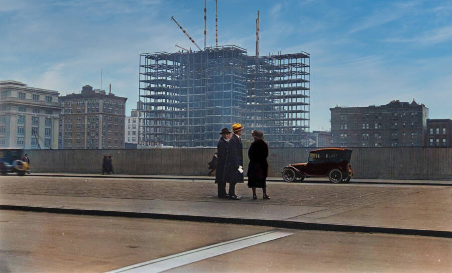 77 Colorized Photos Of The 1920s That Capture The Jazz Age