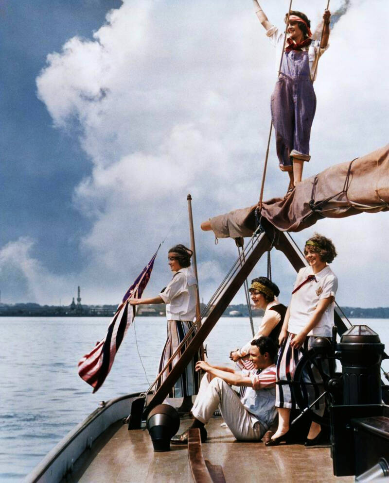 77 Colorized Photos Of The 1920s That Capture The Jazz Age