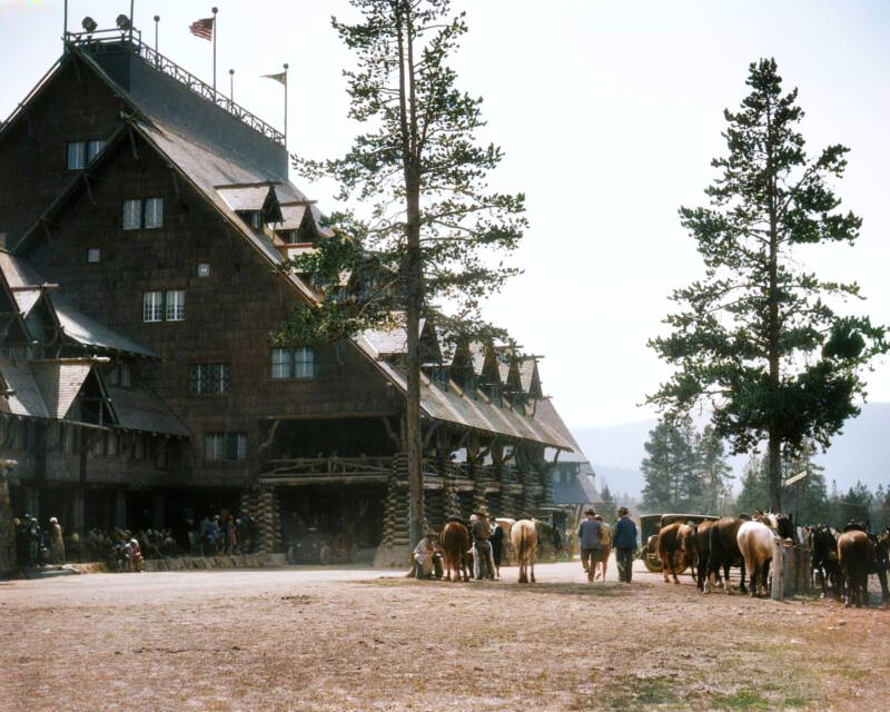 77 Colorized Photos Of The 1920s That Capture The Jazz Age