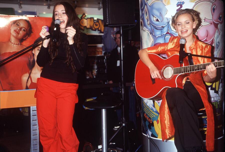 44 Vintage Photos That Capture The Height Of Pokémania