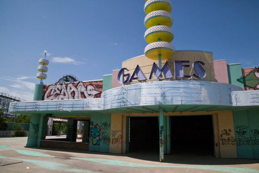 Six Flags New Orleans, The Theme Park Shuttered After Hurricane Katrina