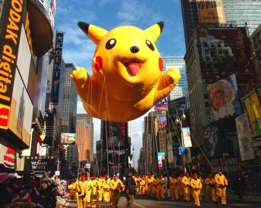 44 Vintage Photos That Capture The Height Of Pokémania