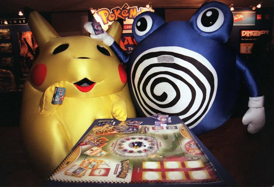 44 Vintage Photos That Capture The Height Of Pokémania