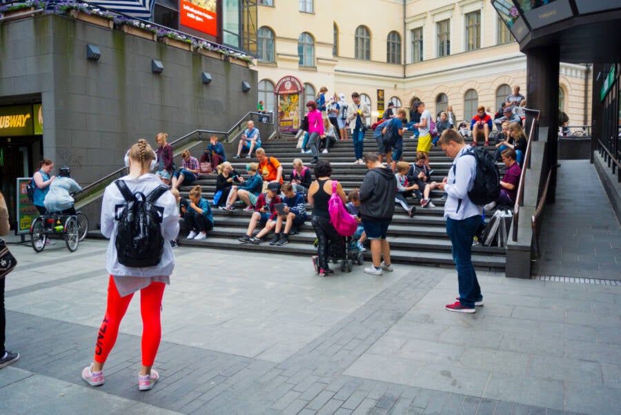 44 Vintage Photos That Capture The Height Of Pokémania