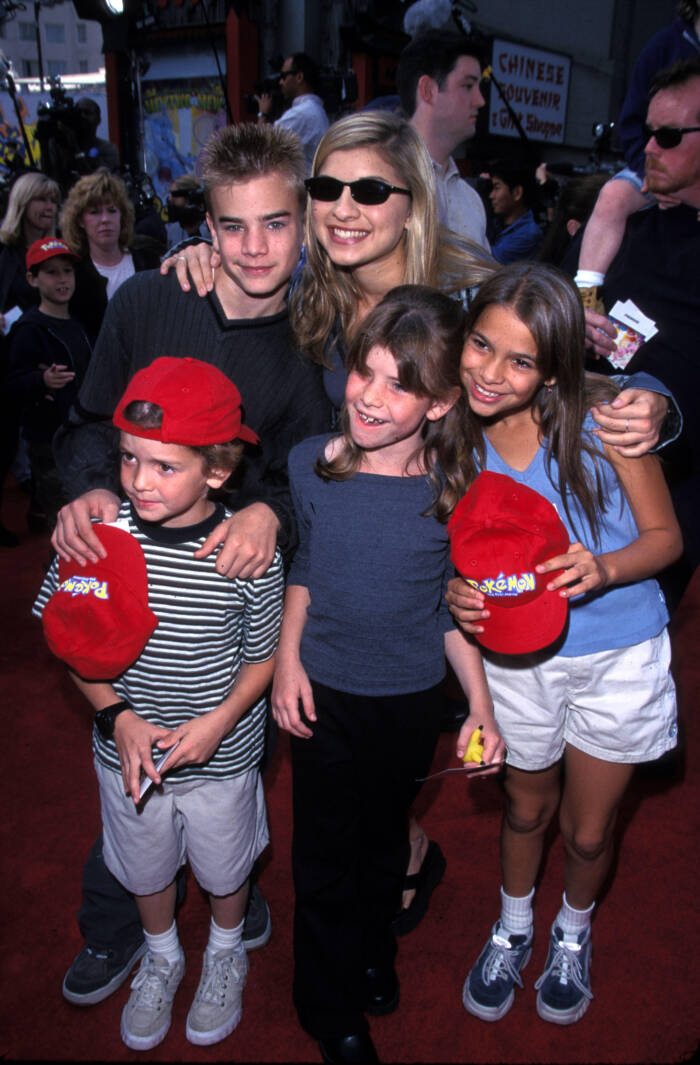 44 Vintage Photos That Capture The Height Of Pokémania