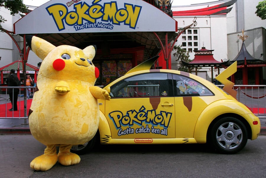 44 Vintage Photos That Capture The Height Of Pokémania