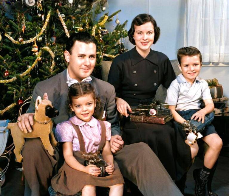 66 Colorized Vintage Christmas Photos From Yuletides Past