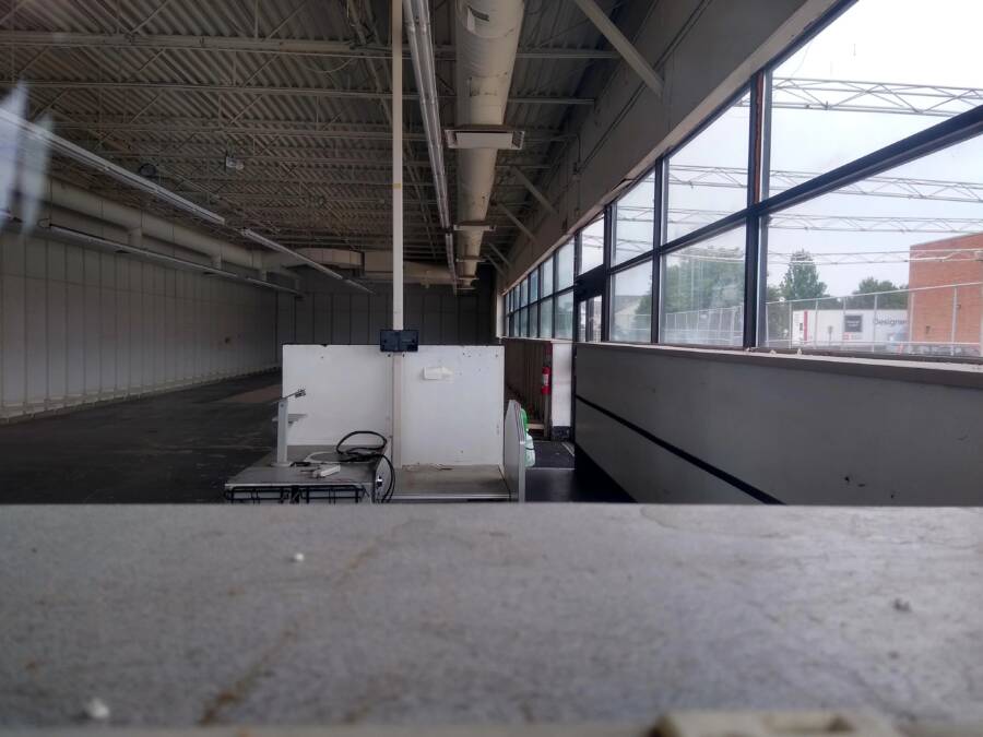 44 Eerie Photos Of Abandoned Department Stores