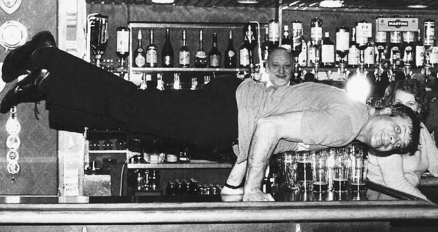 Oliver Reed's Death: How Alcohol Killed The 'Gladiator' Actor