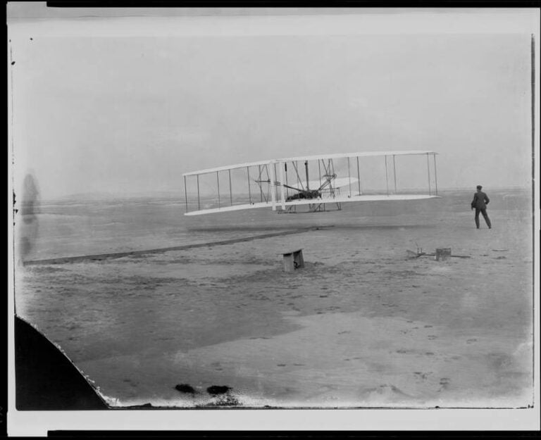 The Wright Brothers: The Aviation Pioneers Who Invented Airplanes