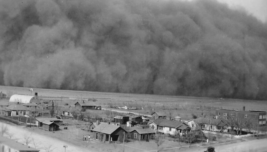 27 Tragic Photos That Capture The Kansas Dust Bowl