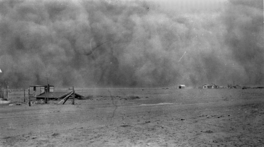27 Tragic Photos That Capture The Kansas Dust Bowl