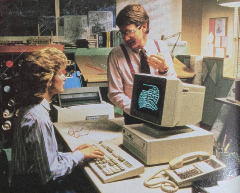 44 Nostalgic Photos Of Vintage Computers From Decades Past