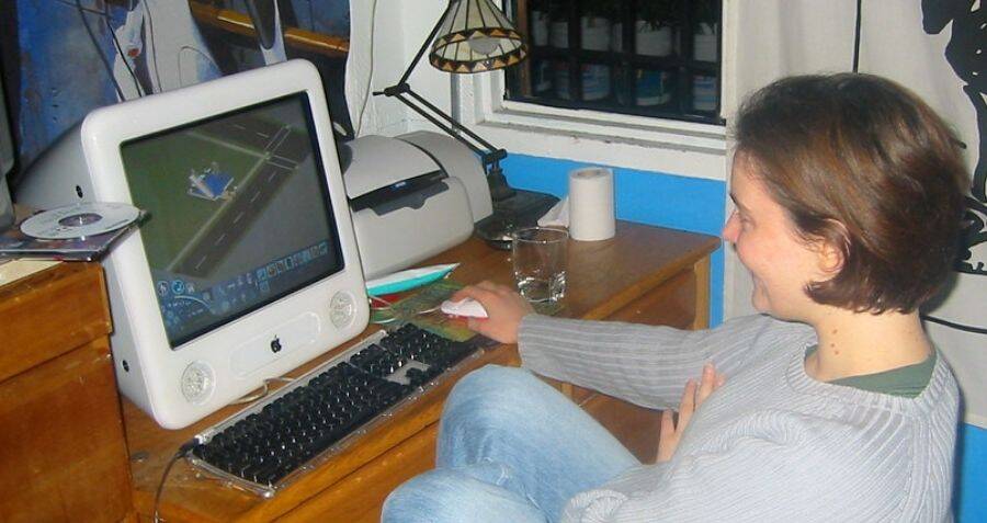 44 Nostalgic Photos Of Vintage Computers From Decades Past