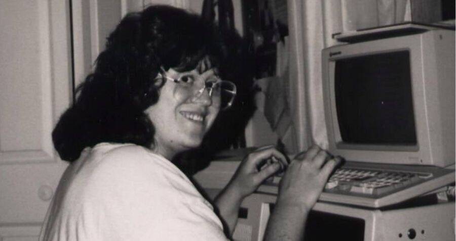 44 Nostalgic Photos Of Vintage Computers From Decades Past