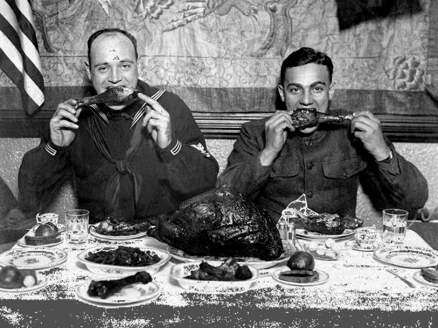 33 Photos Of Vintage Thanksgiving Foods Over The Decades