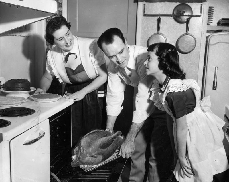 33 Photos Of Vintage Thanksgiving Foods Over The Decades