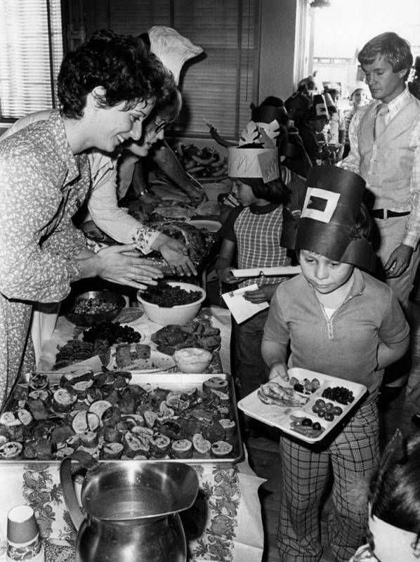 33 Photos Of Vintage Thanksgiving Foods Over The Decades