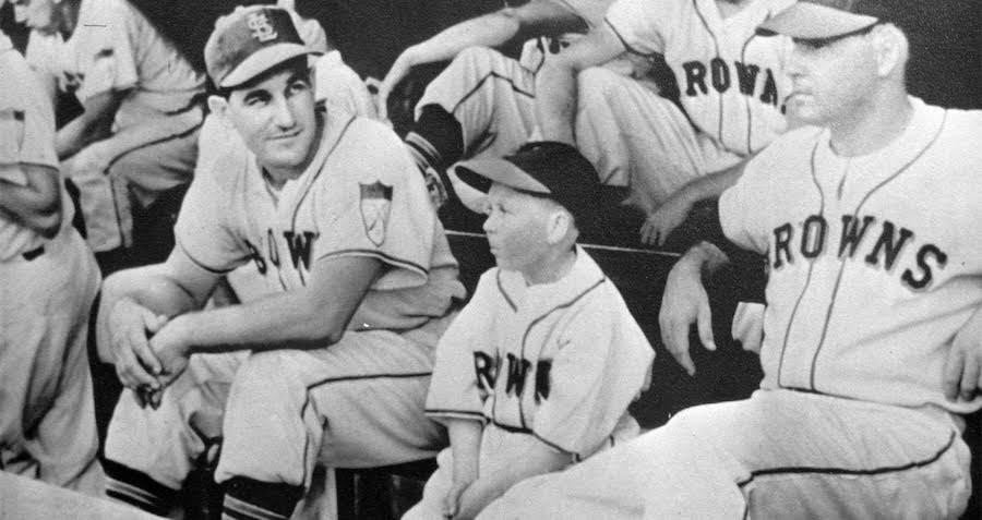 10 Of World History's Shortest People And Their Astonishing Stories