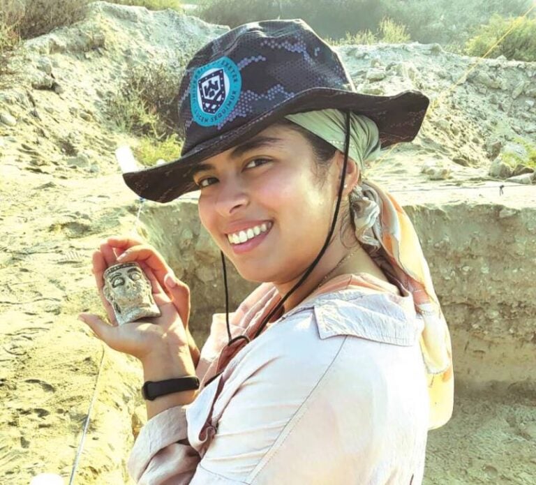 Archaeologists In Bahrain Find A 3,300-Year-Old Ceramic Mask